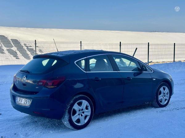 Zils Opel Astra 2010 Viļņa, ar dzinēja tilpumu 1.69 L un nobraukumu 320 tūkst. km par 2100 €, foto 5 vietnē AUTOMOTO.COM.LV