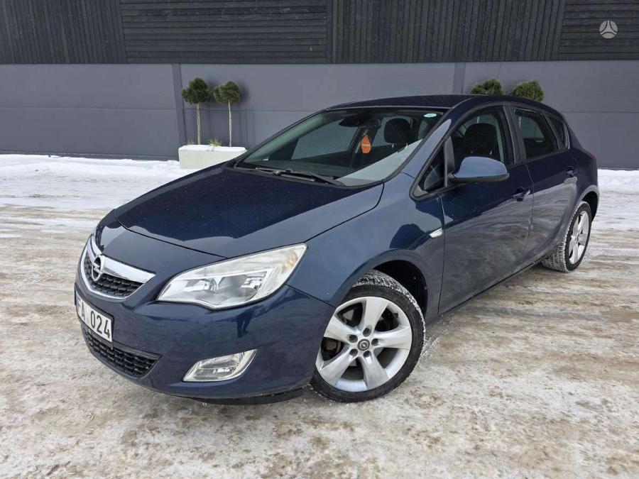 Blue Opel Astra 2010 in Siauliai, with an engine capacity of 1.70 L and mileage of 230 thousand km for 2250 €, photo 2 on AUTOMOTO.COM.LV