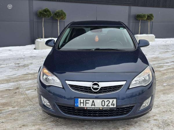 Zils Opel Astra 2010 Šauļi, ar dzinēja tilpumu 1.70 L un nobraukumu 230 tūkst. km par 2250 €, foto 3 vietnē AUTOMOTO.COM.LV