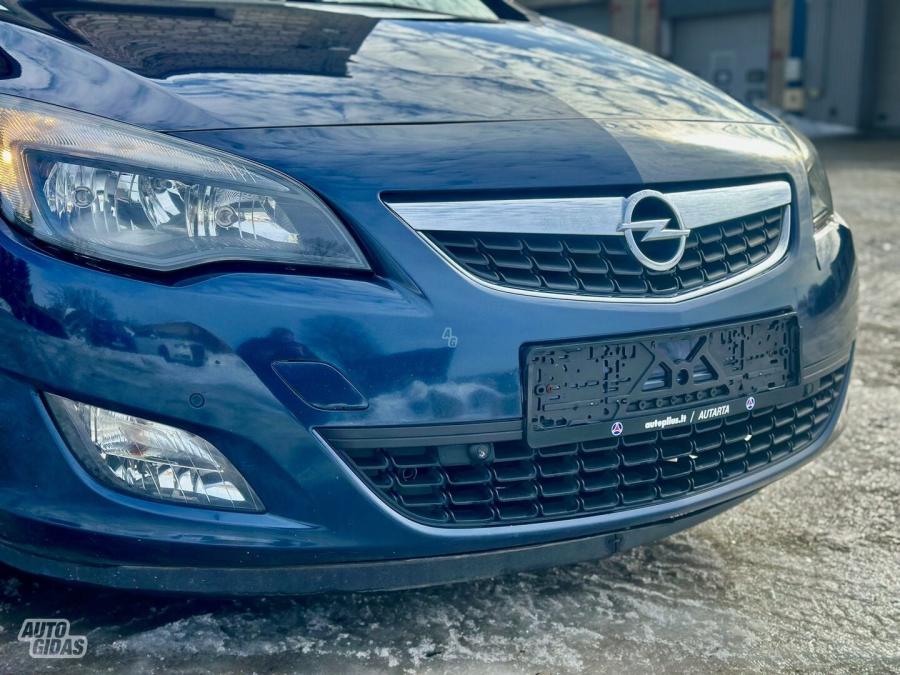 Blue Opel Astra 2010 in Kretinga, with an engine capacity of 1.60 L and mileage of 280 thousand km for 4350 €, photo 6 on AUTOMOTO.COM.LV