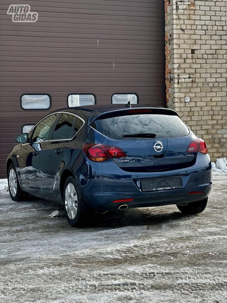 Blue Opel Astra 2010 in Kretinga, with an engine capacity of 1.60 L and mileage of 280 thousand km for 4350 €, photo 7 on AUTOMOTO.COM.LV