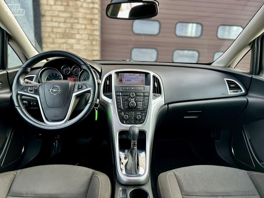 Blue Opel Astra 2010 in Kretinga, with an engine capacity of 1.60 L and mileage of 280 thousand km for 4350 €, photo 13 on AUTOMOTO.COM.LV