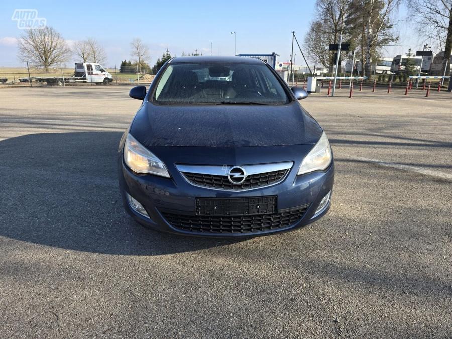 Zils Opel Astra 2010 Marijampole, ar dzinēja tilpumu 1.60 L un nobraukumu 250 tūkst. km par 2550 €, foto 2 vietnē AUTOMOTO.COM.LV