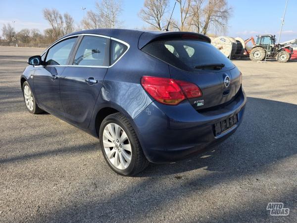 Blue Opel Astra 2010 in Marijampole, with an engine capacity of 1.60 L and mileage of 250 thousand km for 2550 €, photo 6 on AUTOMOTO.COM.LV