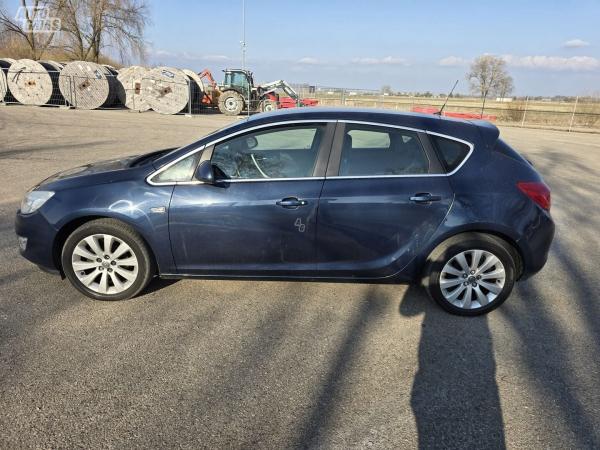 Blue Opel Astra 2010 in Marijampole, with an engine capacity of 1.60 L and mileage of 250 thousand km for 2550 €, photo 7 on AUTOMOTO.COM.LV