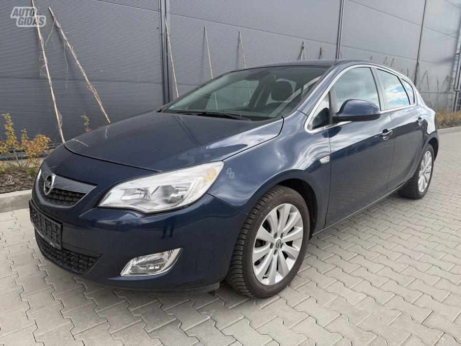 Blue Opel Astra 2010 in Vilnius, with an engine capacity of 1.40 L and mileage of 180 thousand km for 3900 €, photo 1 on AUTOMOTO.COM.LV