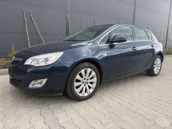 Blue Opel Astra 2010 in Vilnius, with an engine capacity of 1.40 L and mileage of 180 thousand km for 3900 €, photo 2 on AUTOMOTO.COM.LV