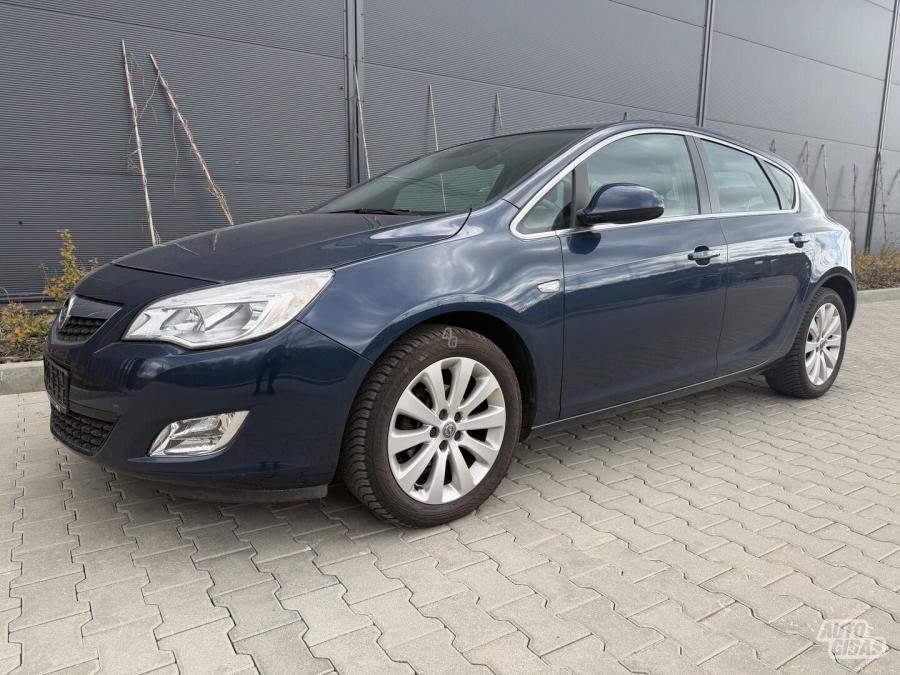 Blue Opel Astra 2010 in Vilnius, with an engine capacity of 1.40 L and mileage of 180 thousand km for 3900 €, photo 3 on AUTOMOTO.COM.LV