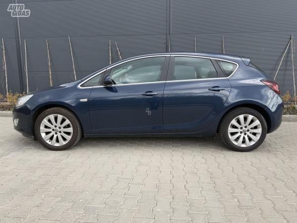 Blue Opel Astra 2010 in Vilnius, with an engine capacity of 1.40 L and mileage of 180 thousand km for 3900 €, photo 3 on AUTOMOTO.COM.LV