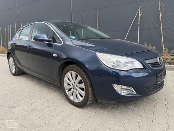 Blue Opel Astra 2010 in Vilnius, with an engine capacity of 1.40 L and mileage of 180 thousand km for 3900 €, photo 5 on AUTOMOTO.COM.LV