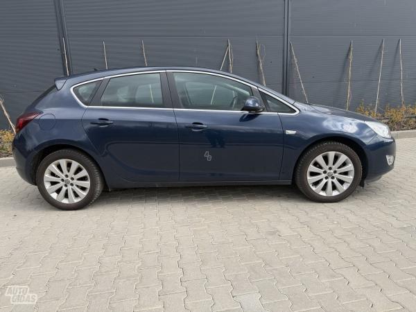 Blue Opel Astra 2010 in Vilnius, with an engine capacity of 1.40 L and mileage of 180 thousand km for 3900 €, photo 6 on AUTOMOTO.COM.LV