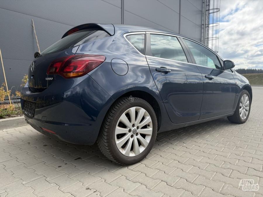 Blue Opel Astra 2010 in Vilnius, with an engine capacity of 1.40 L and mileage of 180 thousand km for 3900 €, photo 8 on AUTOMOTO.COM.LV