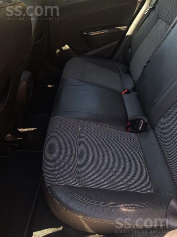 Zils Opel Astra 2010 Rīga, ar dzinēja tilpumu 1.70 L un nobraukumu 255 tūkst. km par 2850 €, foto 7 vietnē AUTOMOTO.COM.LV