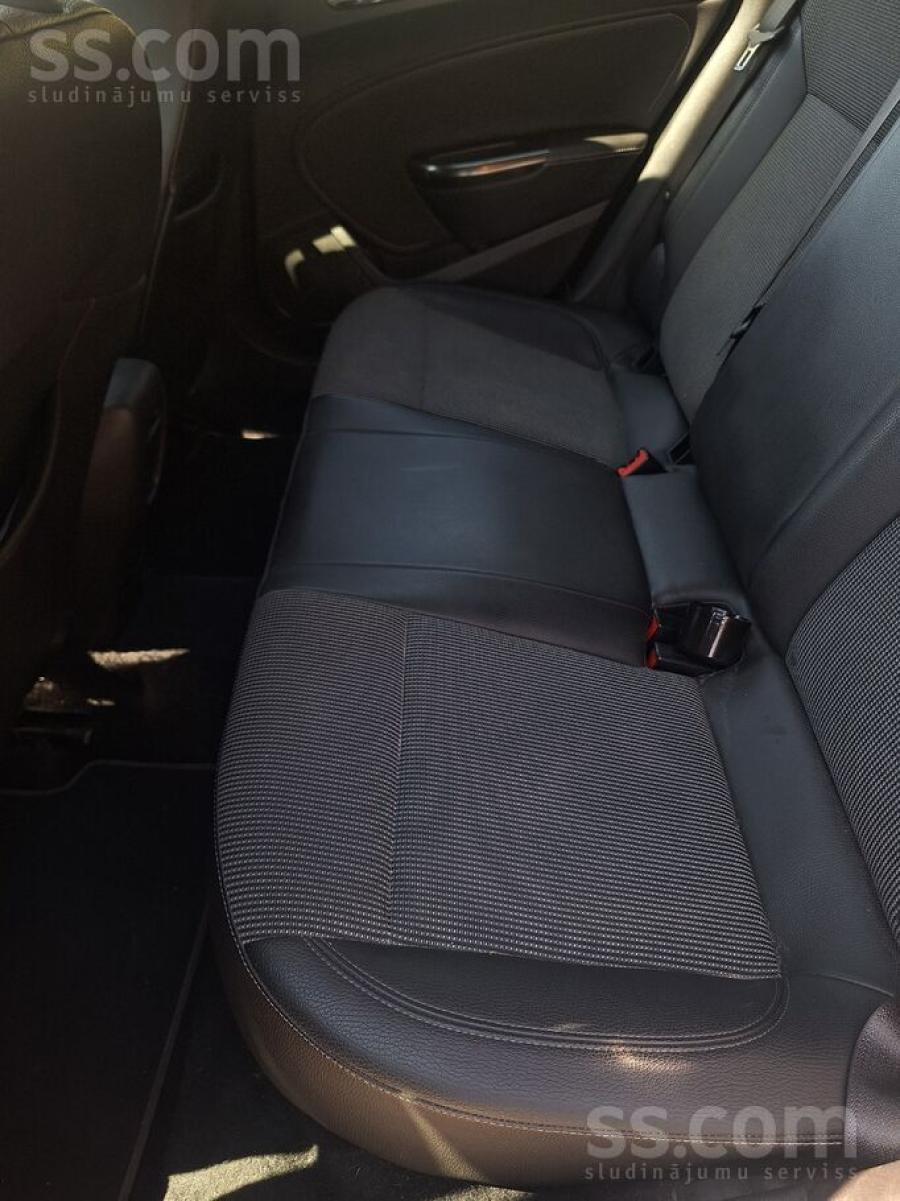 Zils Opel Astra 2010 Rīga, ar dzinēja tilpumu 1.70 L un nobraukumu 255 tūkst. km par 2850 €, foto 8 vietnē AUTOMOTO.COM.LV