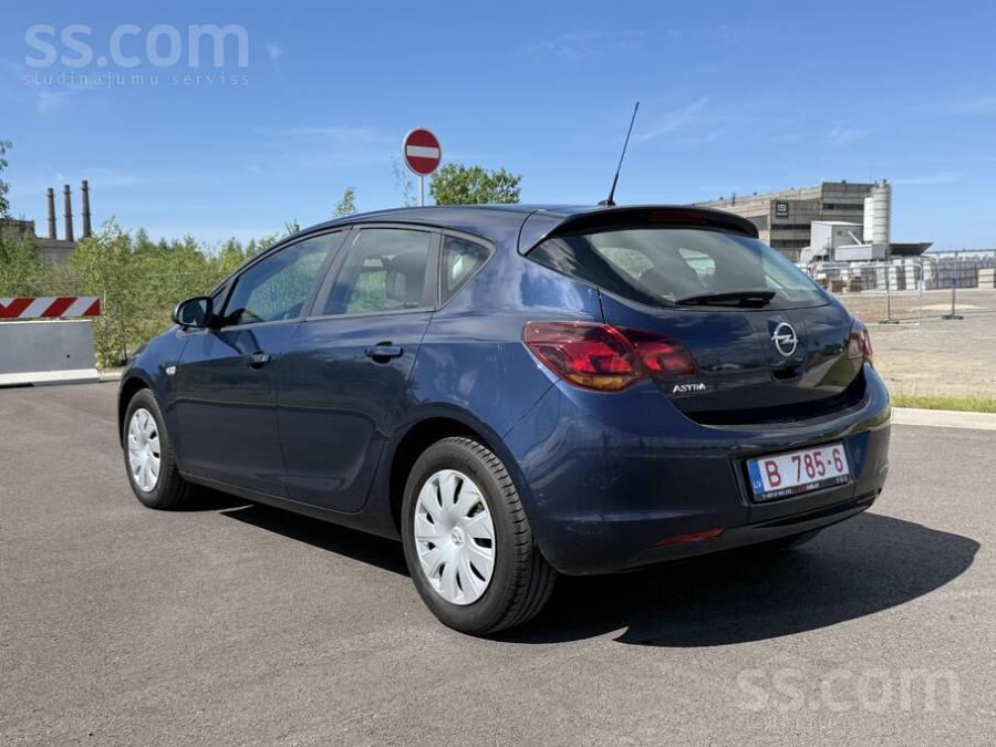Zils Opel Astra 2010 Liepāja, ar dzinēja tilpumu 1.60 L un nobraukumu 183 tūkst. km par 4400 €, foto 5 vietnē AUTOMOTO.COM.LV