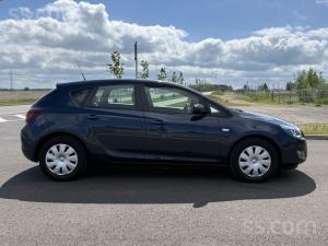 Zils Opel Astra 2010 Liepāja, ar dzinēja tilpumu 1.60 L un nobraukumu 183 tūkst. km par 4400 €, foto 7 vietnē AUTOMOTO.COM.LV