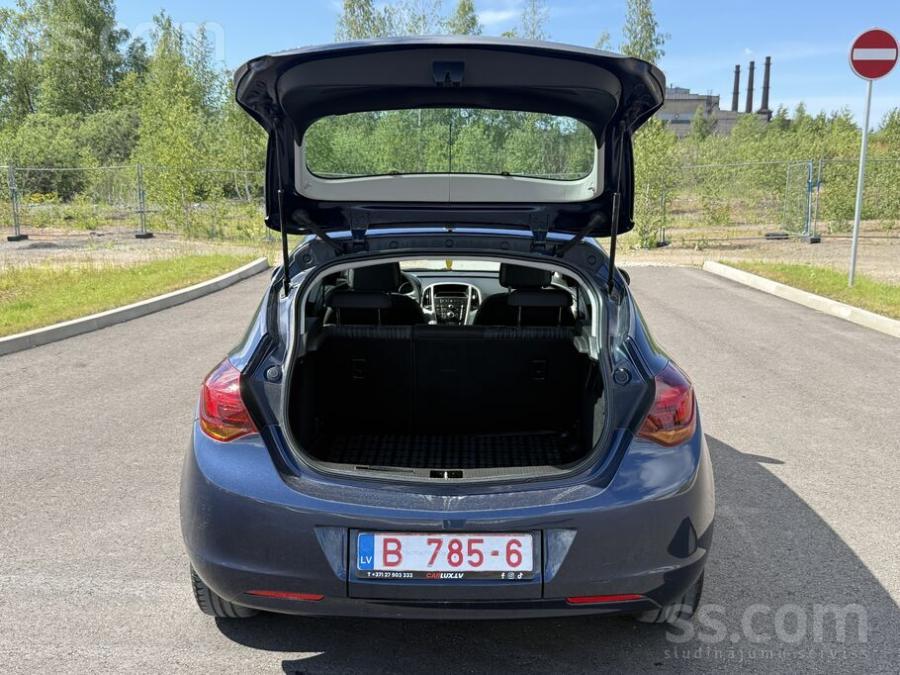 Zils Opel Astra 2010 Liepāja, ar dzinēja tilpumu 1.60 L un nobraukumu 183 tūkst. km par 4400 €, foto 10 vietnē AUTOMOTO.COM.LV