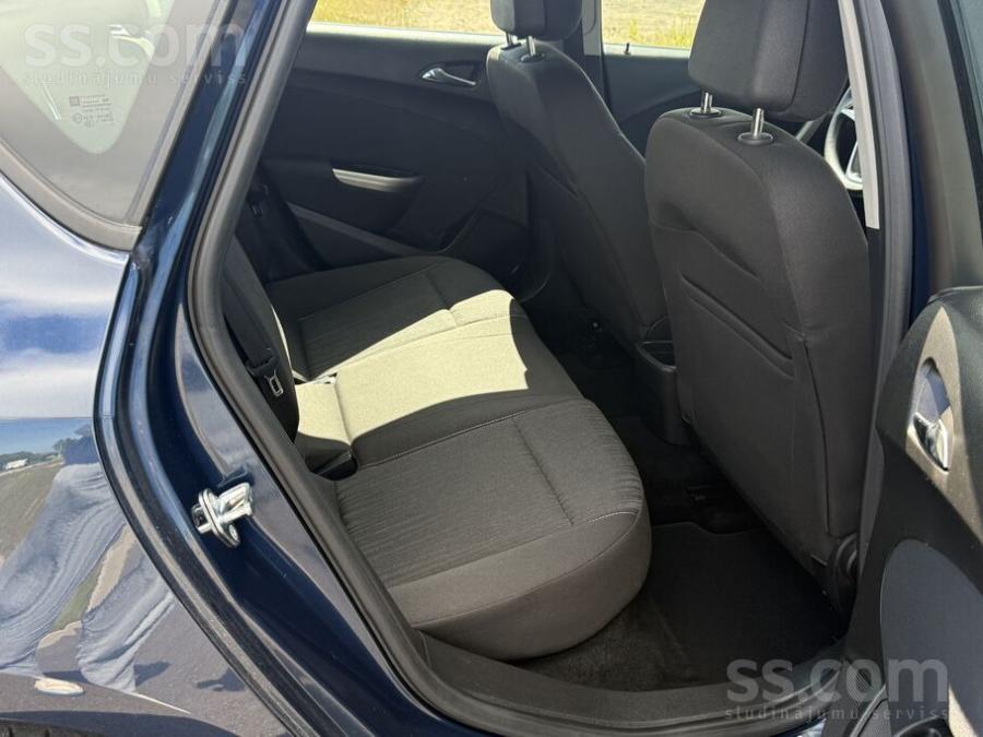 Zils Opel Astra 2010 Liepāja, ar dzinēja tilpumu 1.60 L un nobraukumu 183 tūkst. km par 4400 €, foto 12 vietnē AUTOMOTO.COM.LV