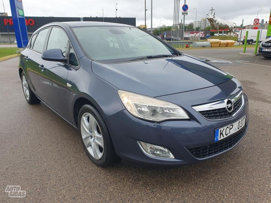 Blue Opel Astra 2010 in Kaunas, with an engine capacity of 1.70 L and mileage of 325 thousand km for 2750 €, photo 4 on AUTOMOTO.COM.LV