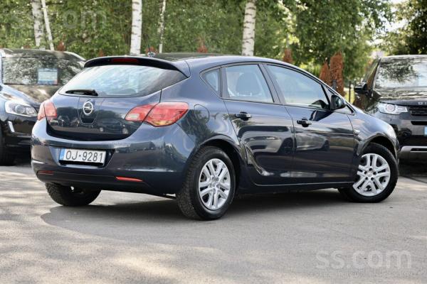 Blue Opel Astra 2010 in Jelgava, with an engine capacity of 1.60 L and mileage of 182 thousand km for 3750 €, photo 4 on AUTOMOTO.COM.LV