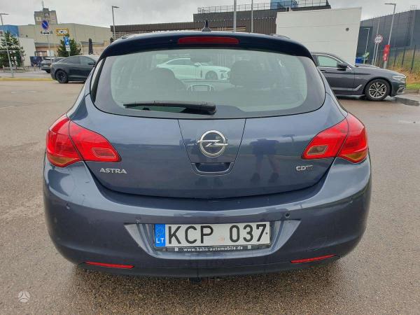 Blue Opel Astra 2010 in Kaunas, with an engine capacity of 1.70 L and mileage of 325 thousand km for 2750 €, photo 5 on AUTOMOTO.COM.LV