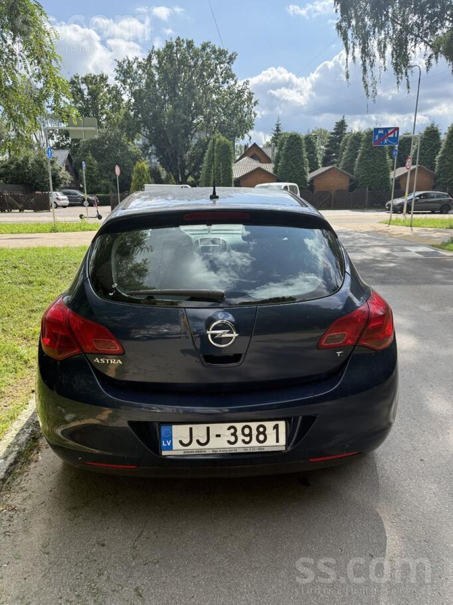 Zils Opel Astra 2010 Rīga, ar dzinēja tilpumu 1.70 L un nobraukumu 206 tūkst. km par 3100 €, foto 4 vietnē AUTOMOTO.COM.LV