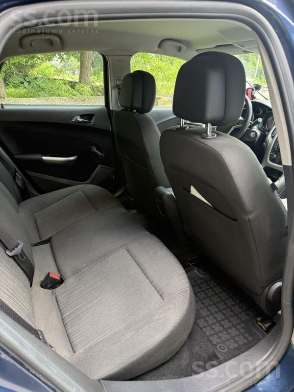 Zils Opel Astra 2010 Rīga, ar dzinēja tilpumu 1.70 L un nobraukumu 206 tūkst. km par 3100 €, foto 6 vietnē AUTOMOTO.COM.LV