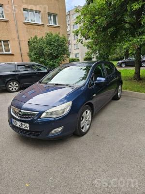 Blue Opel Astra 2010 in Riga, with an engine capacity of 1.40 L and mileage of 214 thousand km for 2500 €, photo 4 on AUTOMOTO.COM.LV