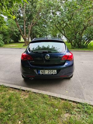 Blue Opel Astra 2010 in Riga, with an engine capacity of 1.40 L and mileage of 214 thousand km for 2500 €, photo 6 on AUTOMOTO.COM.LV
