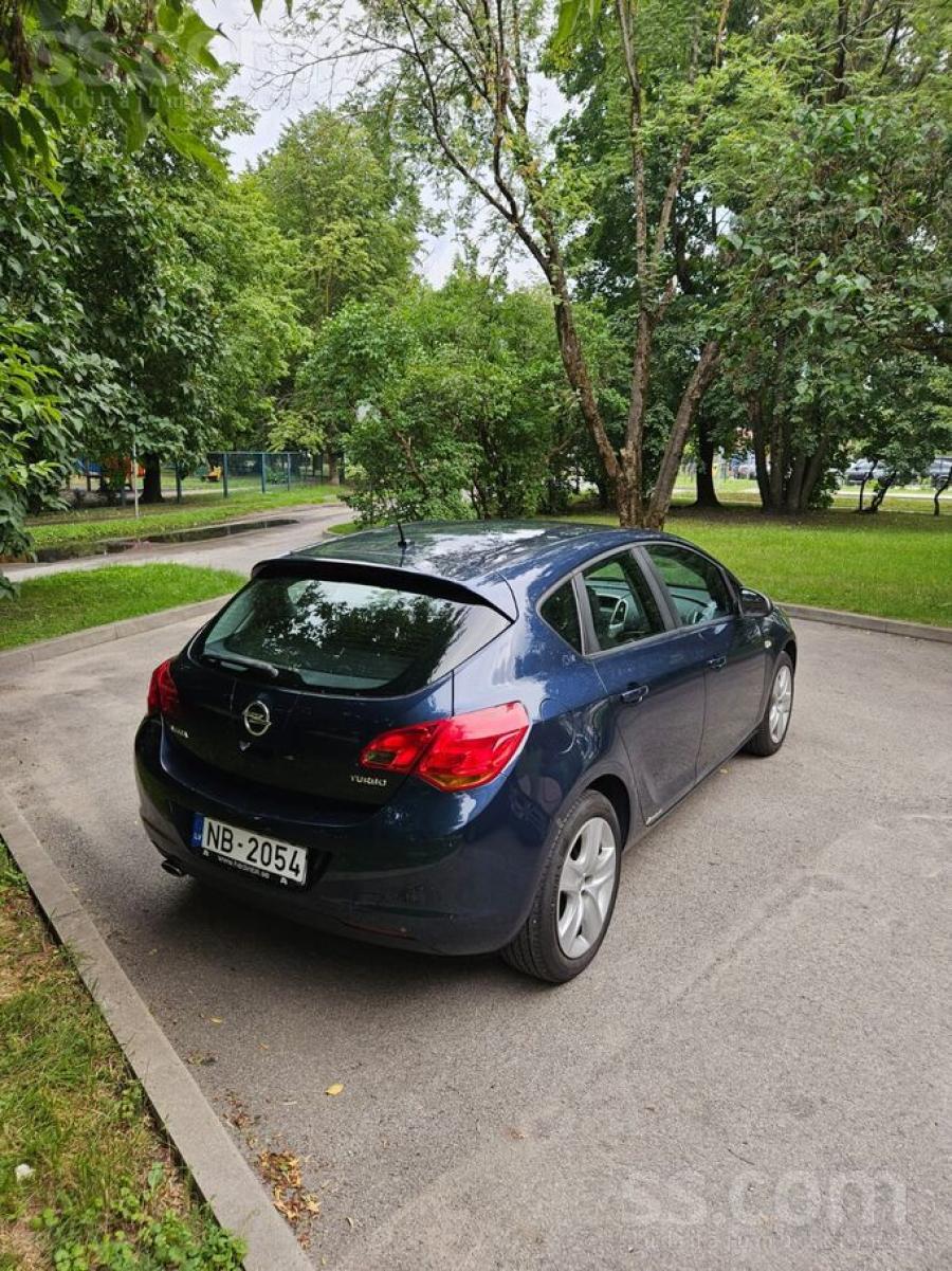 Blue Opel Astra 2010 in Riga, with an engine capacity of 1.40 L and mileage of 214 thousand km for 2500 €, photo 7 on AUTOMOTO.COM.LV