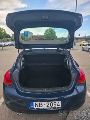 Blue Opel Astra 2010 in Riga, with an engine capacity of 1.40 L and mileage of 214 thousand km for 2500 €, photo 10 on AUTOMOTO.COM.LV