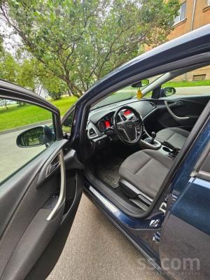 Blue Opel Astra 2010 in Riga, with an engine capacity of 1.40 L and mileage of 214 thousand km for 2500 €, photo 14 on AUTOMOTO.COM.LV