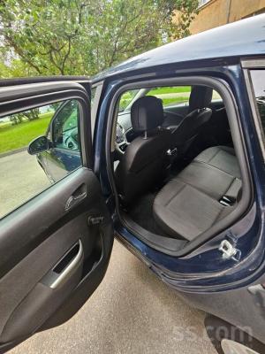 Blue Opel Astra 2010 in Riga, with an engine capacity of 1.40 L and mileage of 214 thousand km for 2500 €, photo 15 on AUTOMOTO.COM.LV
