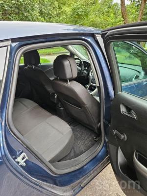 Blue Opel Astra 2010 in Riga, with an engine capacity of 1.40 L and mileage of 214 thousand km for 2500 €, photo 17 on AUTOMOTO.COM.LV