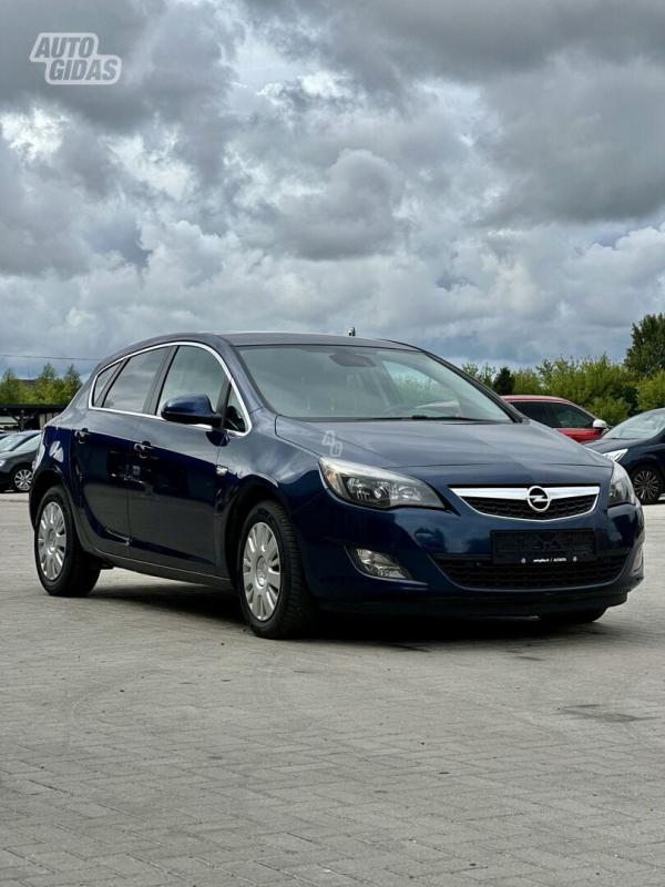 Blue Opel Astra 2010 in Kretinga, with an engine capacity of 1.60 L and mileage of 280 thousand km for 4000 €, photo 3 on AUTOMOTO.COM.LV