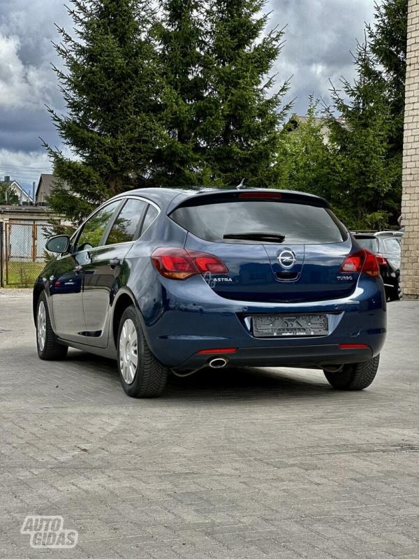 Blue Opel Astra 2010 in Kretinga, with an engine capacity of 1.60 L and mileage of 280 thousand km for 4000 €, photo 6 on AUTOMOTO.COM.LV