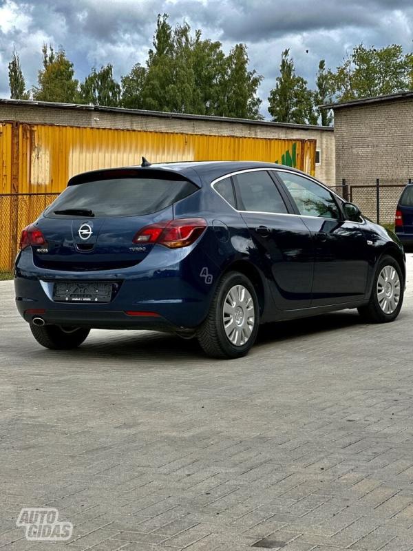 Blue Opel Astra 2010 in Kretinga, with an engine capacity of 1.60 L and mileage of 280 thousand km for 4000 €, photo 8 on AUTOMOTO.COM.LV