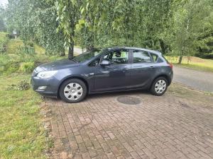 Zils Opel Astra 2010 Viļņa, ar dzinēja tilpumu 1.69 L un nobraukumu 234 tūkst. km par 1800 €, foto  vietnē AUTOMOTO.COM.LV