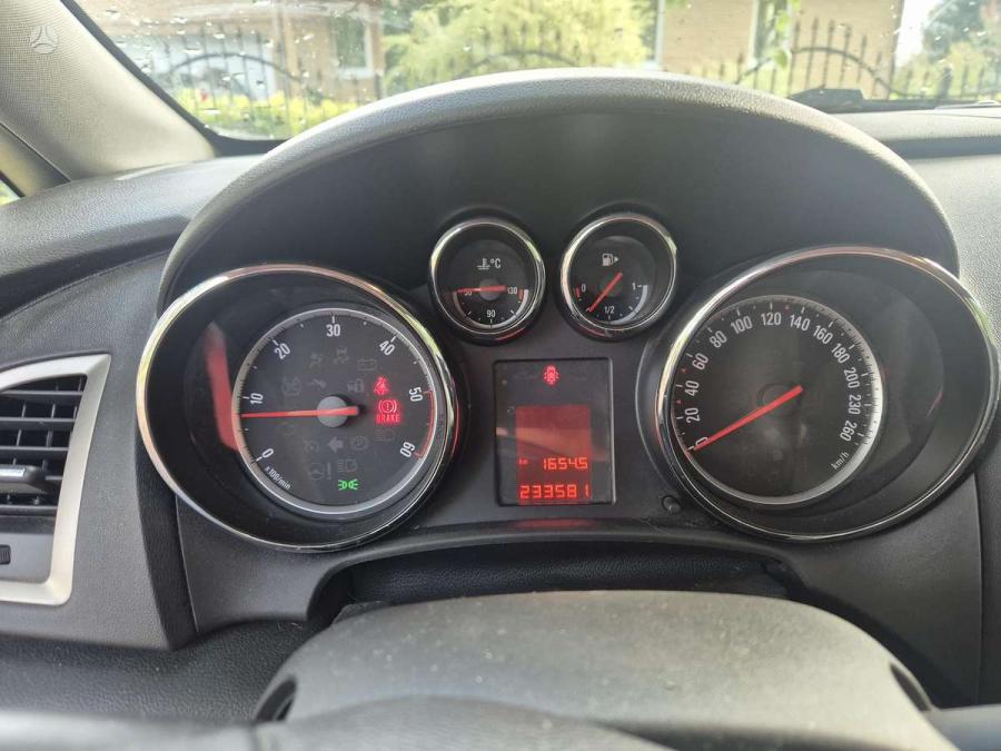 Blue Opel Astra 2010 in Vilnius, with an engine capacity of 1.69 L and mileage of 234 thousand km for 1800 €, photo 3 on AUTOMOTO.COM.LV