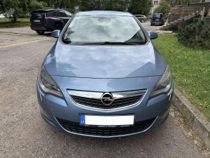 Blue Opel Astra 2010 in Kaunas, with an engine capacity of 1.40 L and mileage of 203 thousand km for 2600 €, photo  on AUTOMOTO.COM.LV