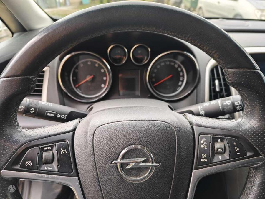 Zils Opel Astra 2010 Viļņa, ar dzinēja tilpumu 1.40 L un nobraukumu 124 tūkst. km par 1350 €, foto 5 vietnē AUTOMOTO.COM.LV