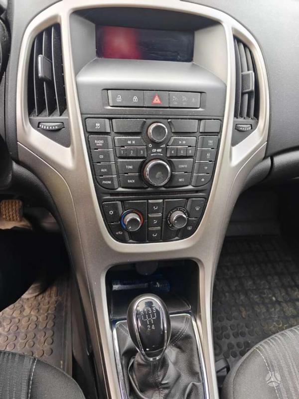 Zils Opel Astra 2010 Viļņa, ar dzinēja tilpumu 1.40 L un nobraukumu 124 tūkst. km par 1350 €, foto 6 vietnē AUTOMOTO.COM.LV