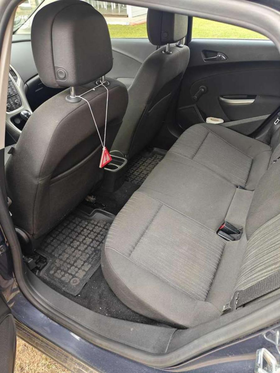 Zils Opel Astra 2010 Viļņa, ar dzinēja tilpumu 1.40 L un nobraukumu 124 tūkst. km par 1350 €, foto 7 vietnē AUTOMOTO.COM.LV