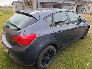 Zils Opel Astra 2010 Viļņa, ar dzinēja tilpumu 1.40 L un nobraukumu 124 tūkst. km par 1350 €, foto 8 vietnē AUTOMOTO.COM.LV