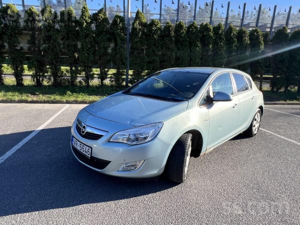 Blue Opel Astra 2010 in Riga, with an engine capacity of 2.00 L and mileage of 226 thousand km for 500 €, photo 1 on AUTOMOTO.COM.LV
