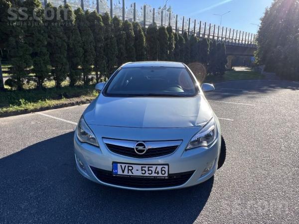 Blue Opel Astra 2010 in Riga, with an engine capacity of 2.00 L and mileage of 226 thousand km for 500 €, photo 6 on AUTOMOTO.COM.LV
