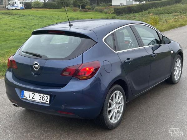 Opel Astra 2010 Panevēža vietnē Zils Opel Astra 2010 Panevēža, ar dzinēja tilpumu 2.00 L un nobraukumu 370 tūkst. km par 1700 €, foto 4 vietnē AUTOMOTO.COM.LV