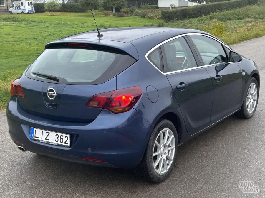 Zils Opel Astra 2010 Panevēža, ar dzinēja tilpumu 2.00 L un nobraukumu 370 tūkst. km par 1700 €, foto 4 vietnē AUTOMOTO.COM.LV