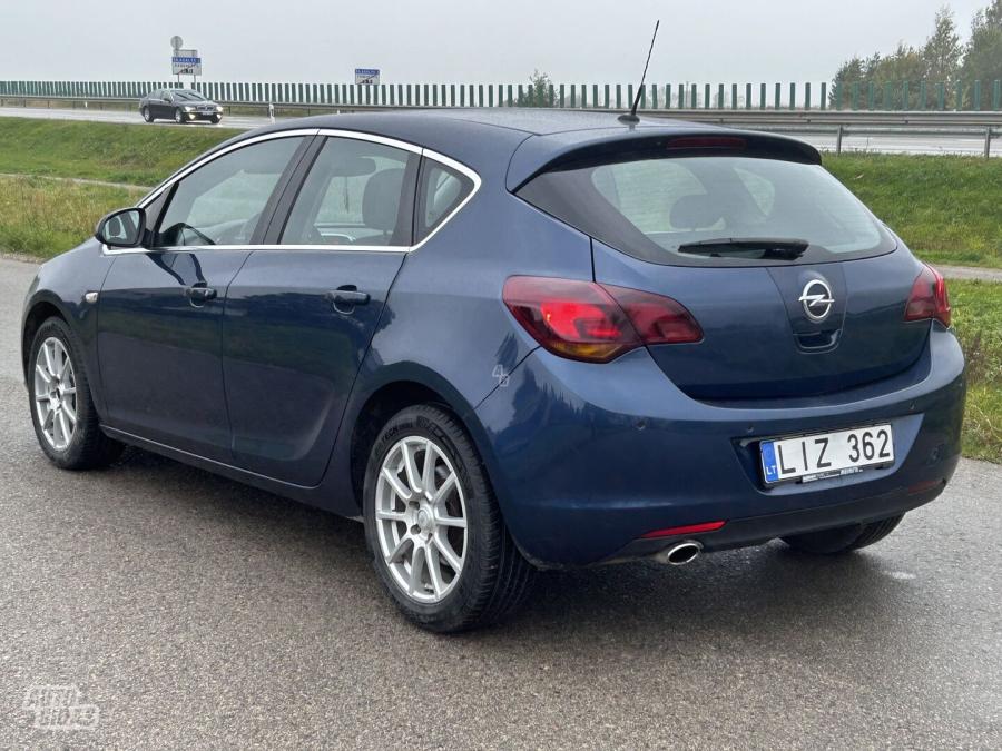Zils Opel Astra 2010 Panevēža, ar dzinēja tilpumu 2.00 L un nobraukumu 370 tūkst. km par 1700 €, foto 5 vietnē AUTOMOTO.COM.LV