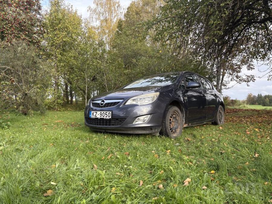 Zils Opel Astra 2010 Tukums, ar dzinēja tilpumu 1.70 L un nobraukumu 367 tūkst. km par 2000 €, foto 1 vietnē AUTOMOTO.COM.LV